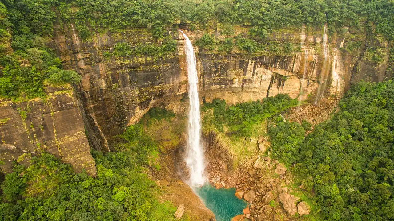 Best & Famous Waterfalls in North East India | Travel Junky